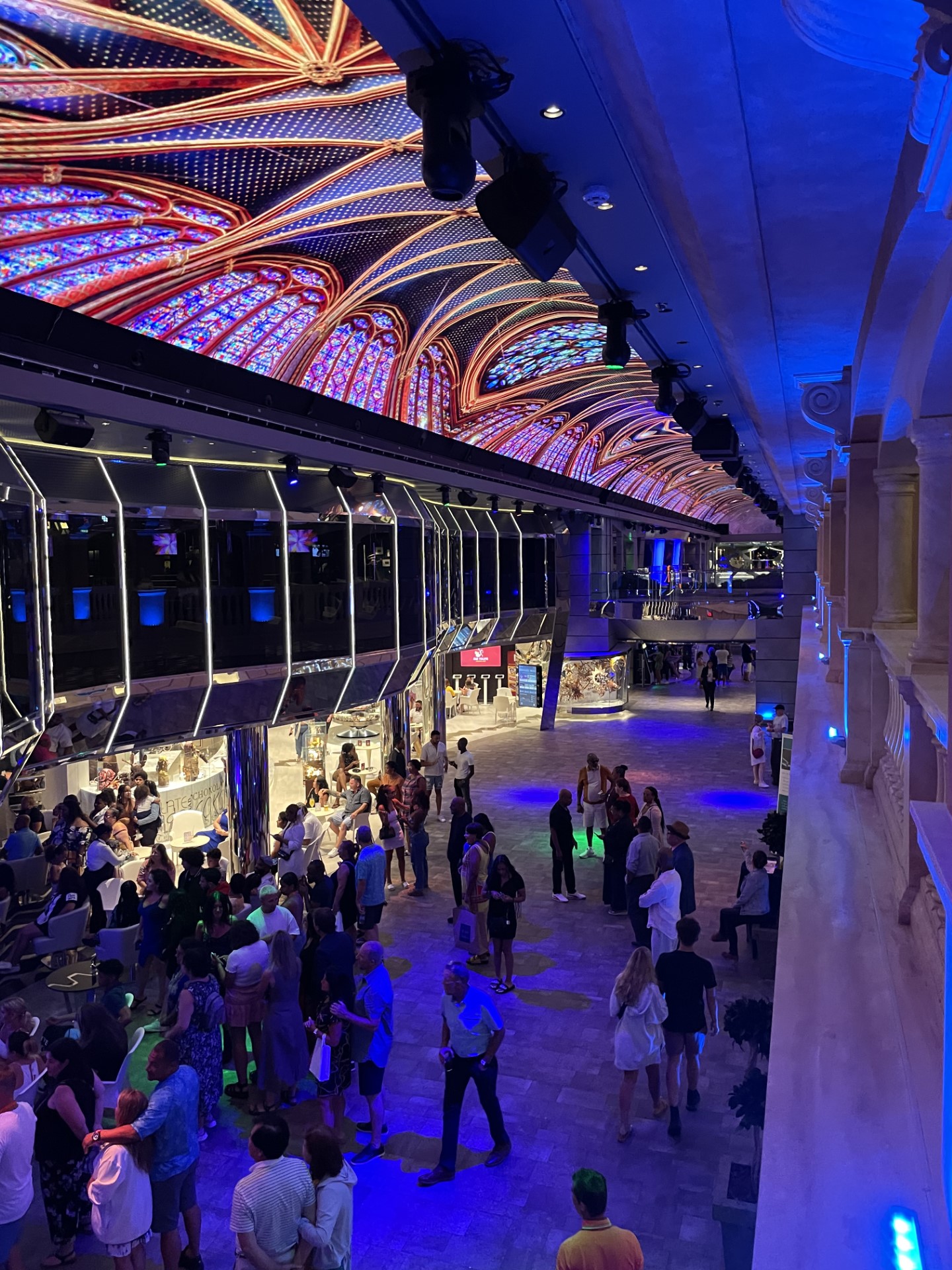 promenade-2 – The Happiest Travels on Earth